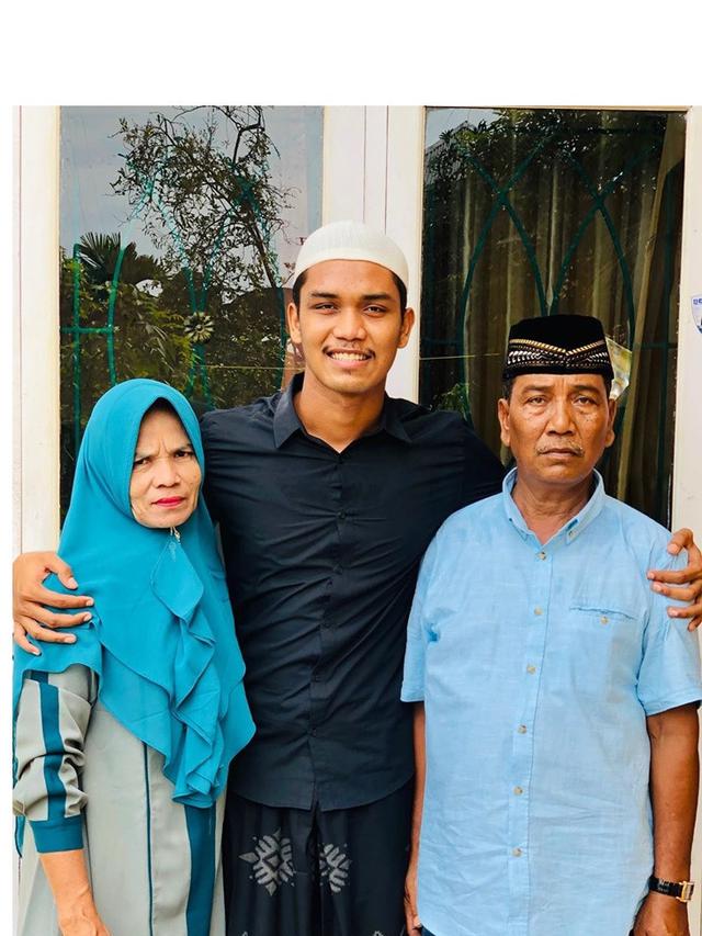 7 Potret Miswar Saputra saat di Luar Lapangan, Penjaga Gawang Andalan ...