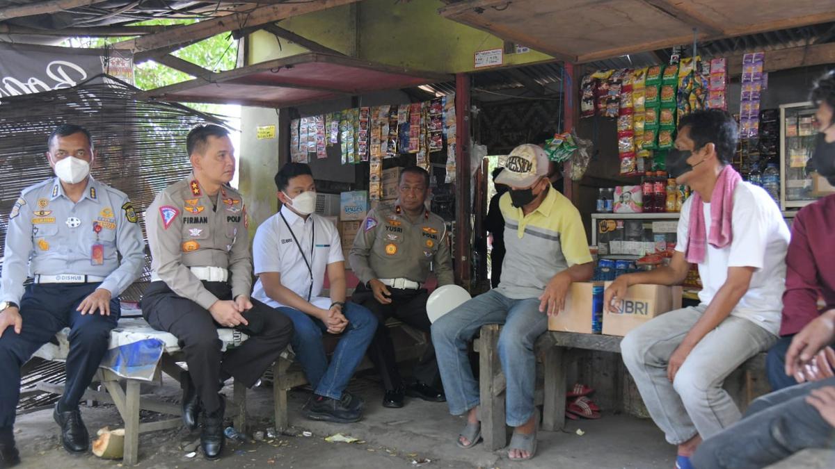 Bagikan 1.000 Paket Sembako, Kakorlantas Ingatkan Pesan Keselamatan ke ...