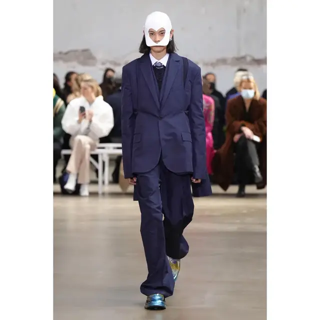 6 Potret Rizal Rama, Model Indonesia yang Tampil di Paris Fashion Week ...