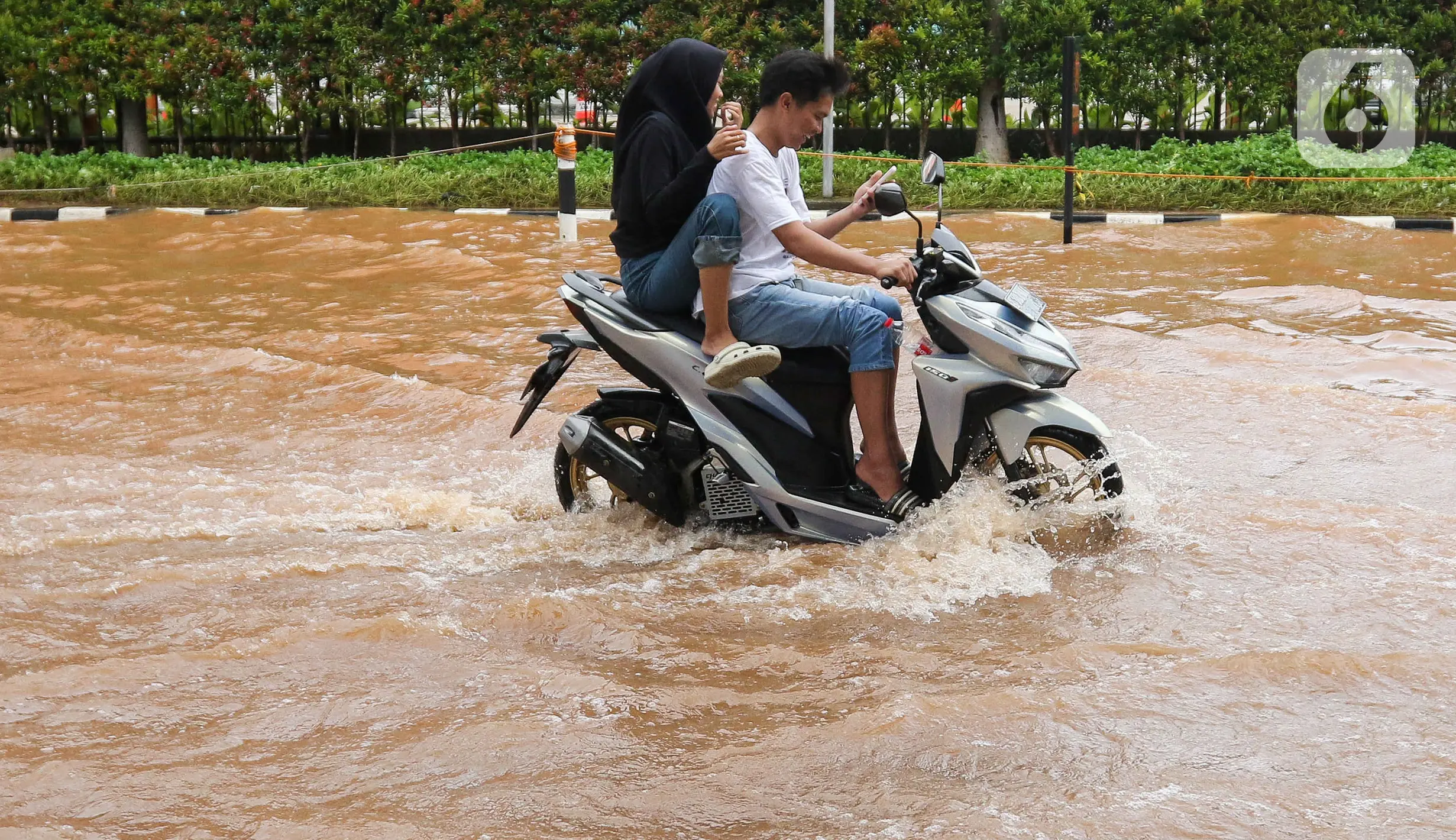 Banjir di Kawasan Kelapa Gading Jakarta Mulai Surut - Foto Liputan6.com