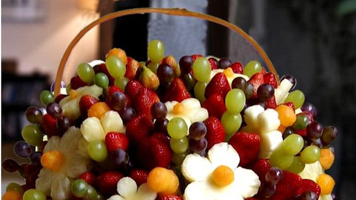 Buket Buah: Alternatif Unik Pengganti Tart & Bunga - Photo Fimela.com