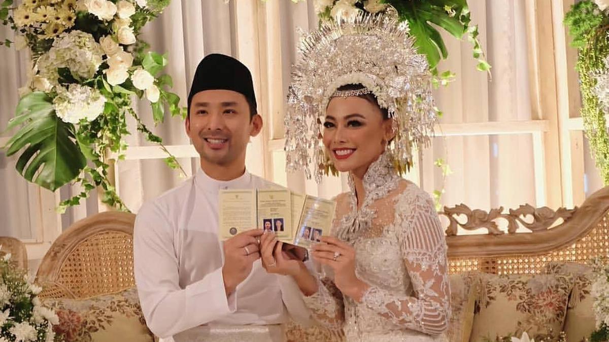 Di Yogyakarta, Whulandary Herman dan Nik Ibrahim Resmi Menikah - Photo ...