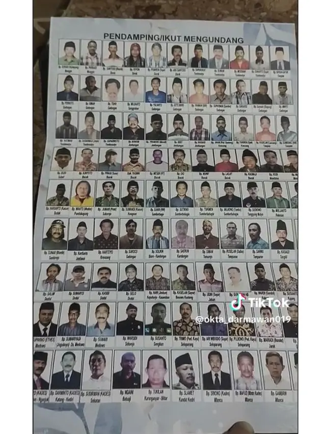 Undangan Pernikahan Ini Pajang Foto Anggota Keluarga, Bak Kertas Suara ...
