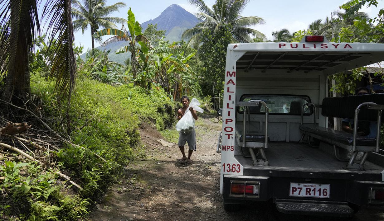 Gunung Mayon Erupsi, Polisi Filipina Gelar Patroli di Zona Bahaya
