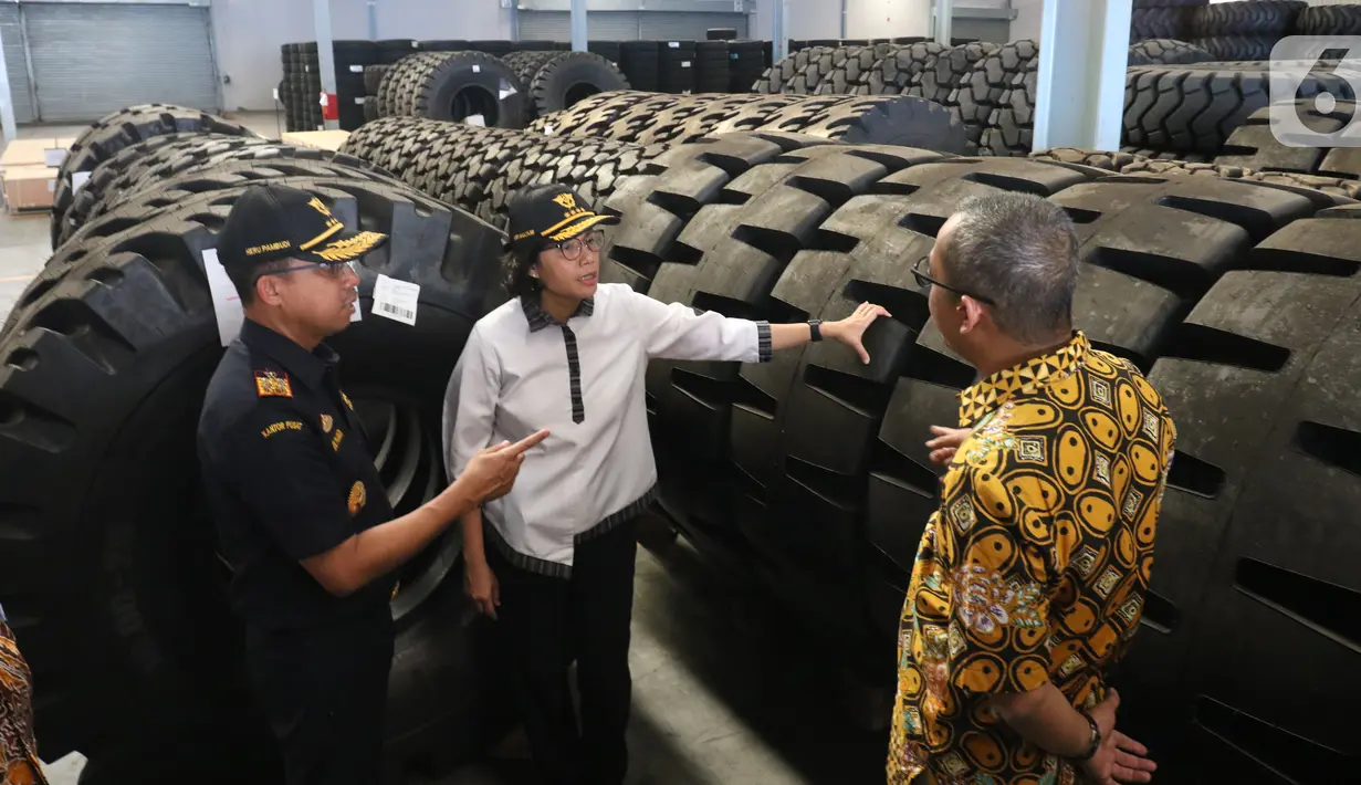 FOTO: Sri Mulyani Blusukan ke Pusat Logistik Berikat - Foto Liputan6.com