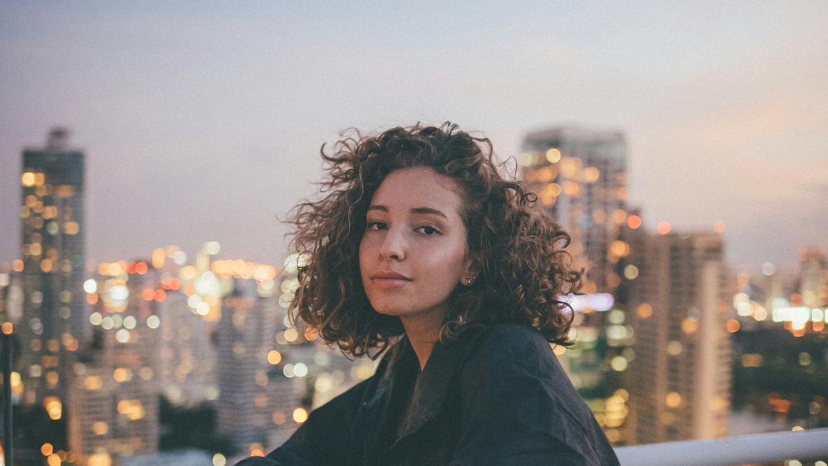 5 Zodiak Pendiam yang Rentan Takut Buat Jatuh Cinta