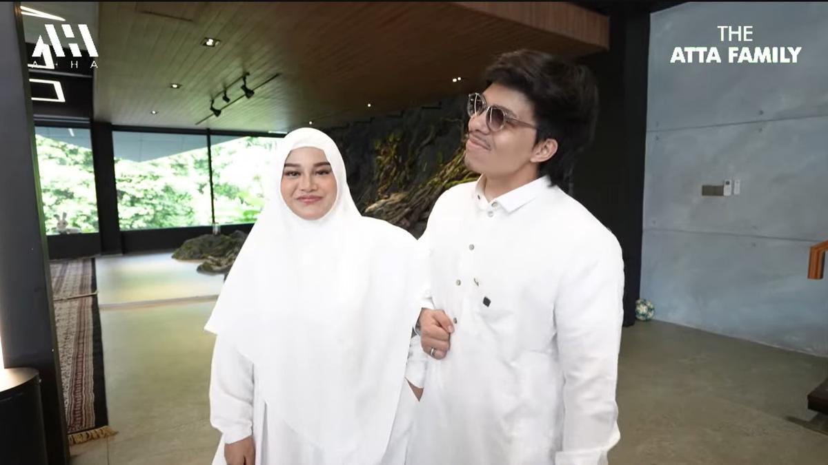 Potret Atta Halilintar dan Aurel Hermansyah Manasik Haji, Ameena Awasi Atta Halilintar Saat ...