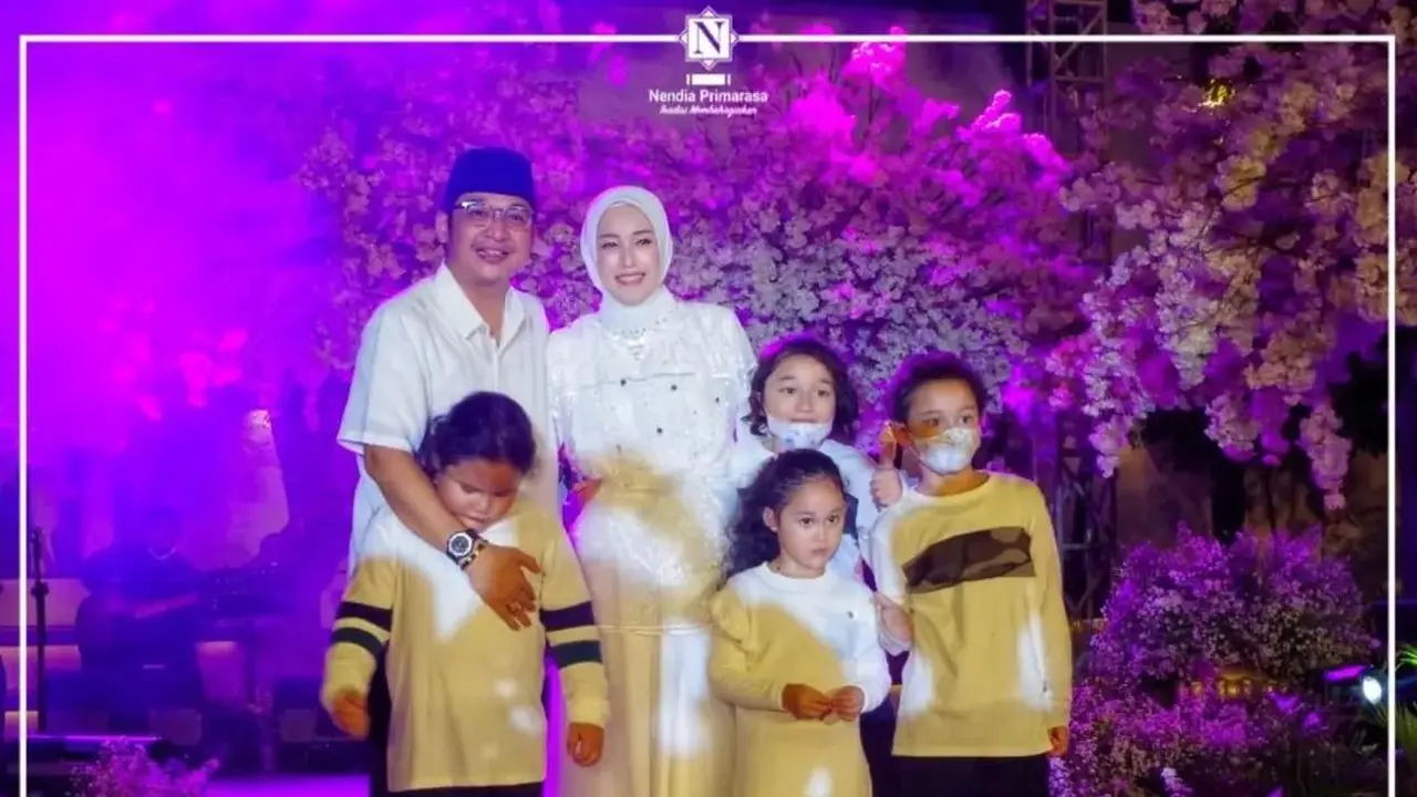 7 Potret Anniversary ke-11 Pernikahan Pasha Ungu dan Adelia, Dekorasinya Jadi Sorotan - Hot ...