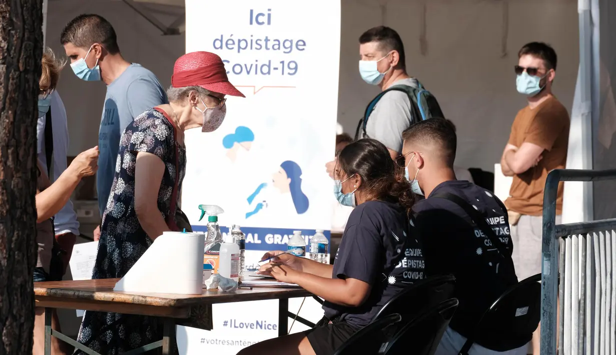 FOTO: Menengok Warga Prancis Tes Penapisan COVID-19 - Foto Liputan6.com