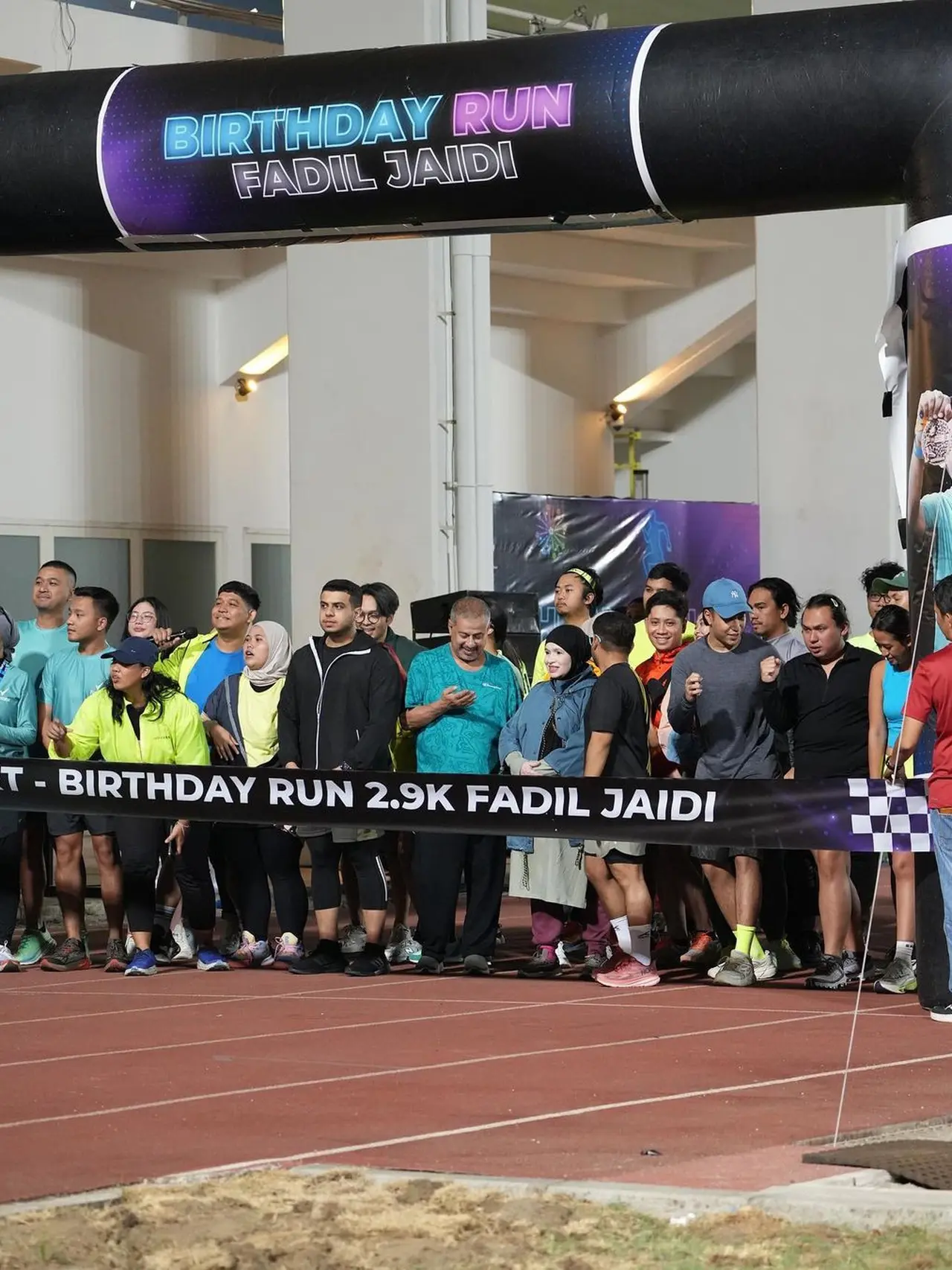7 Potret Ulang Tahun Fadil Jaidi ke-29, Dirayakan di Lintasan Lari ...