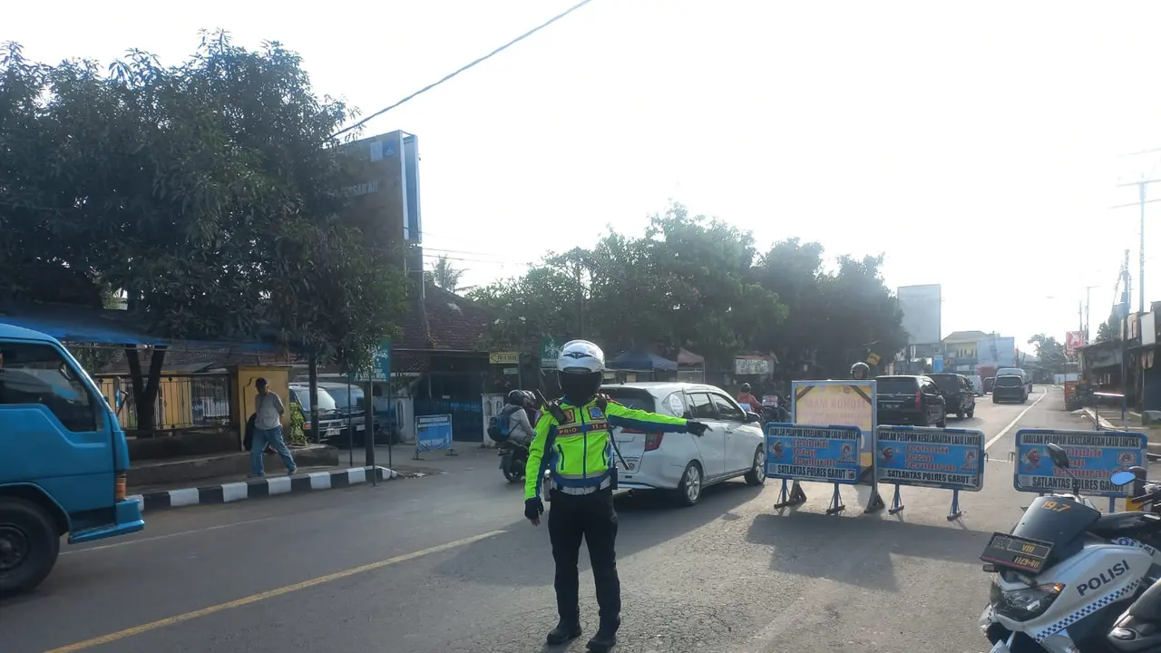 CB One Way Cara Jitu Polres Garut Urai Kemacatean Pemudik Jalur ...