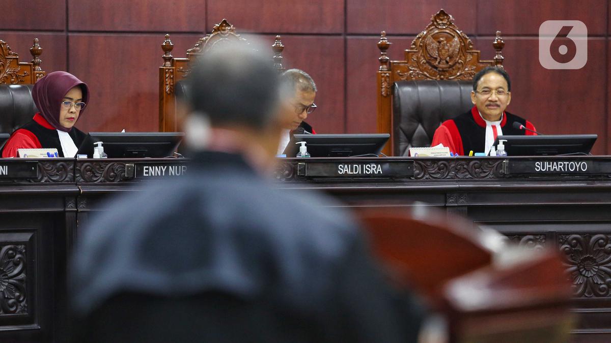 Ketua MK Tegur Hotman Paris dan Ketua KPU: Pertanyaan Bapak Apa ...