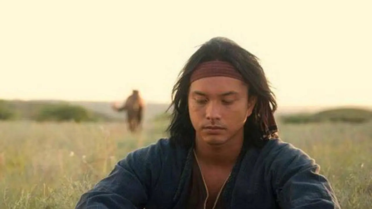 7 Potret Lawas Nicholas Saputra saat Rambutnya Gondrong Ini Tetap ...