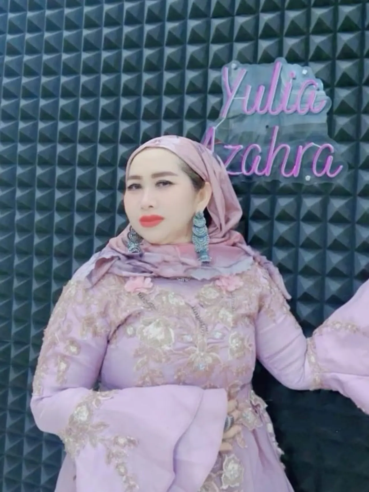 Penyanyi Yulia Azahra Sorot Cinta Tak Selalu Berakhir Bahagia di Lagu Kehampaan Hati, Begini ...