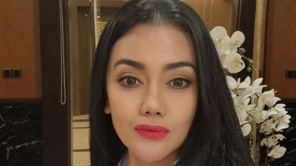 7 Potret Cantiknya Nia Anggia, Adik Mendiang Julia Perez dengan Seragam ...