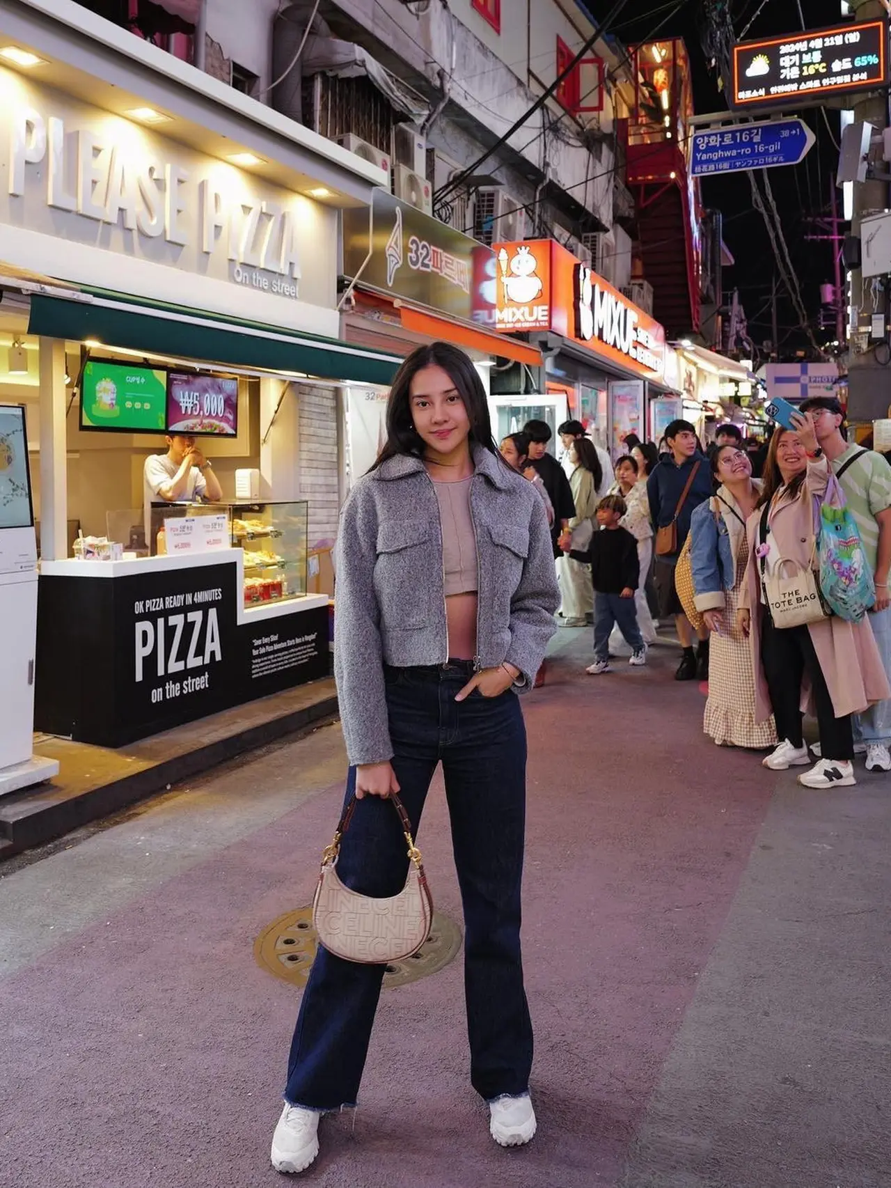 Tampilan Cantik Anya Geraldine dengan Baju Crop Top saat di Korea, Ini 8 Potretnya