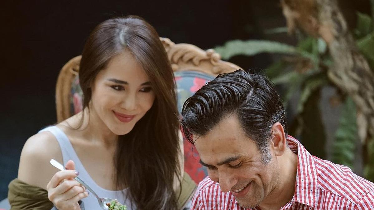 Seperti Anak Muda, Potret Mesra Jeremy Thomas dan Ina Thomas ...