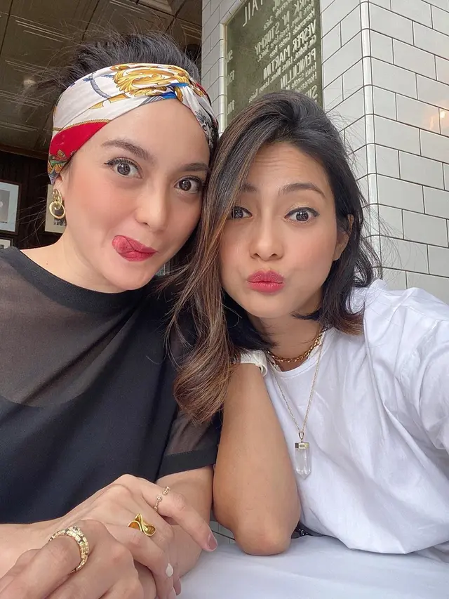 7 Potret Kebersamaan Ririn Ekawati dan Rini Yulianti, Sering Dikira ...