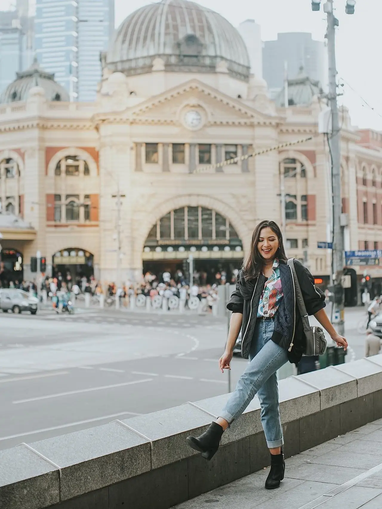 Potret Gaya Jessica Mila dengan Koleksi Sepatu Boots, Fashionable Abis!