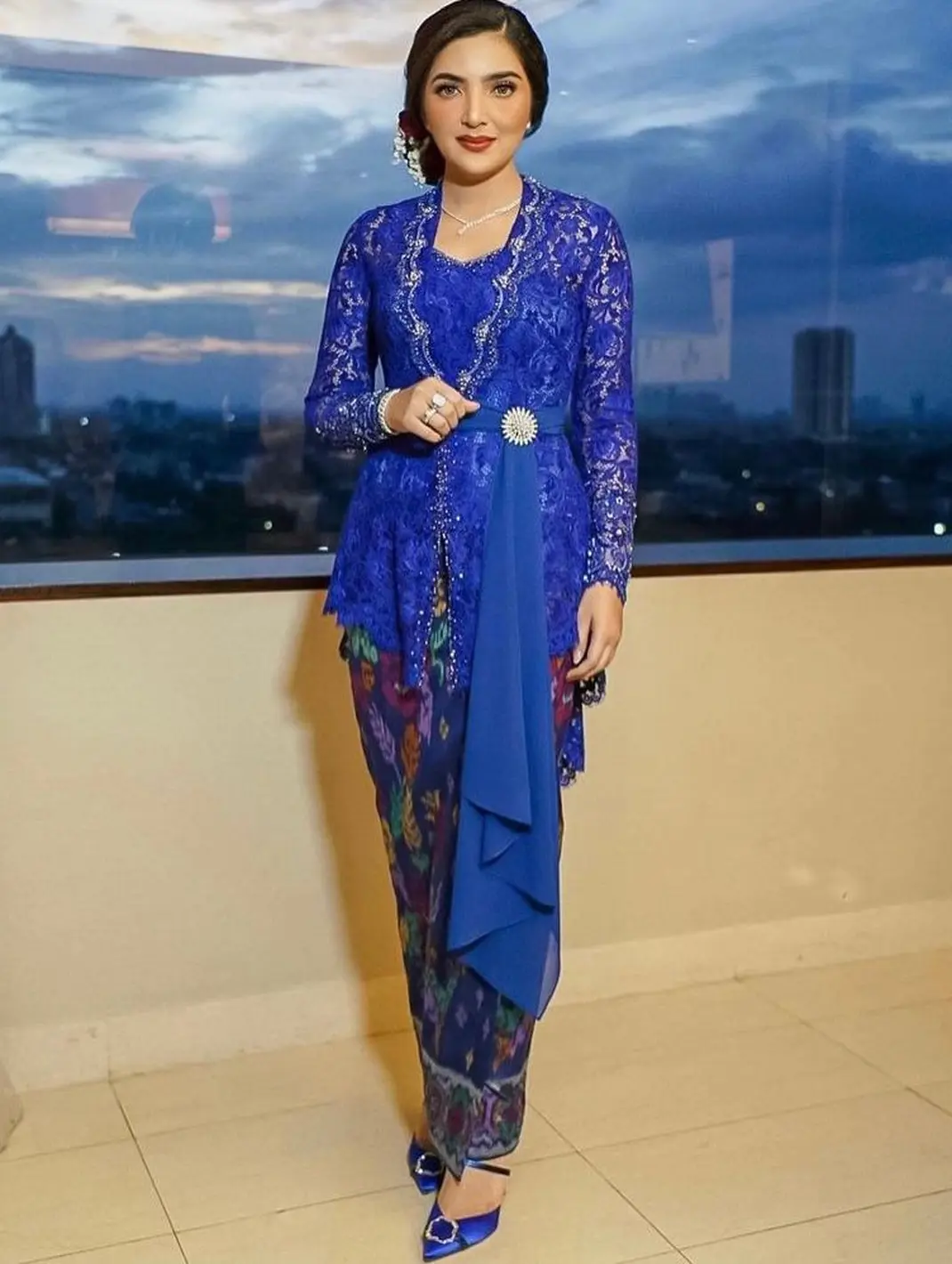 8 Inspirasi Model Kebaya Modern Simple dari Anya Geraldine hingga ...