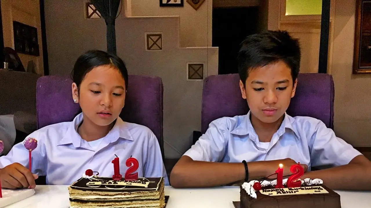 6 Transformasi Kebersamaan Zee JKT48 Bareng Kembaran dari Kecil Hingga Kini - Hot Liputan6.com