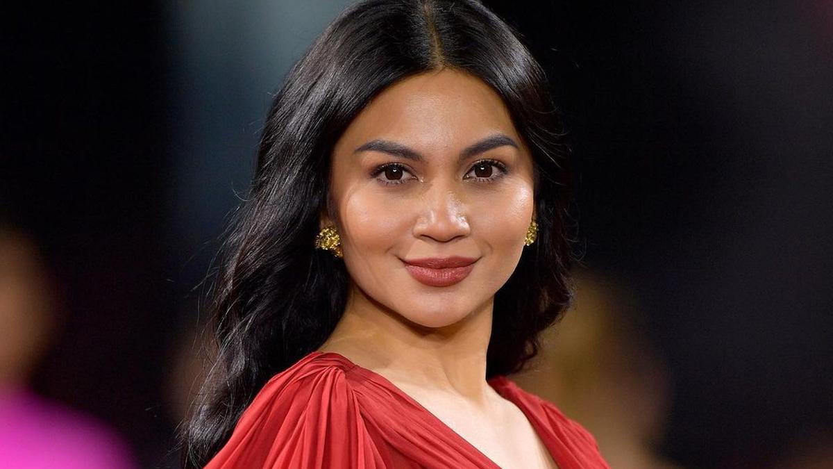 Ariel Tatum Melenggang di Paris Fashion Week, Kenang Upaya Mencintai ...