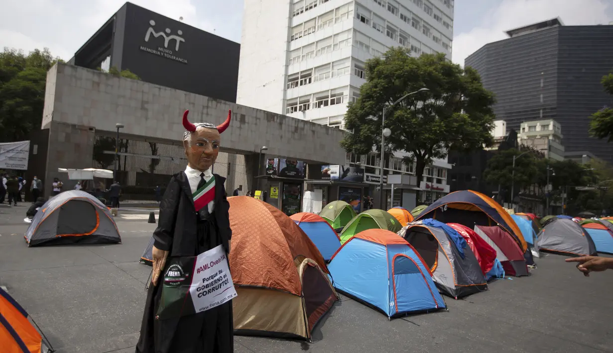 FOTO: Tuntut Presiden Meksiko Mundur, Demonstran Berkemah di Jalan Raya ...