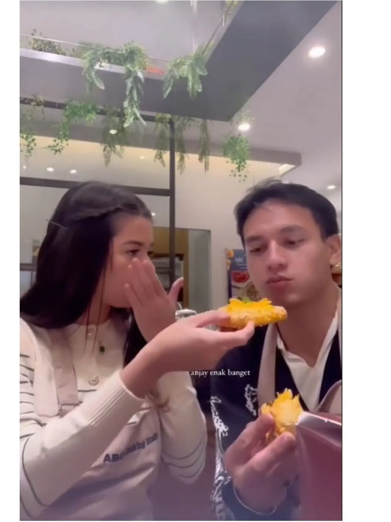 6 Momen Maria Theodore Pamer Cooking Date Bareng Jefri Nichol, Tepis Kabar Putus - Hot Liputan6.com