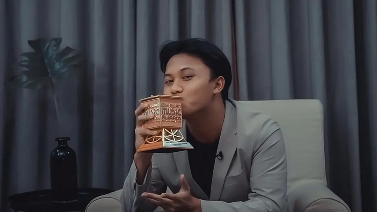 Rizky Febian - Tiara Andini Raih Piala di Ajang Penghargaan Korea ...