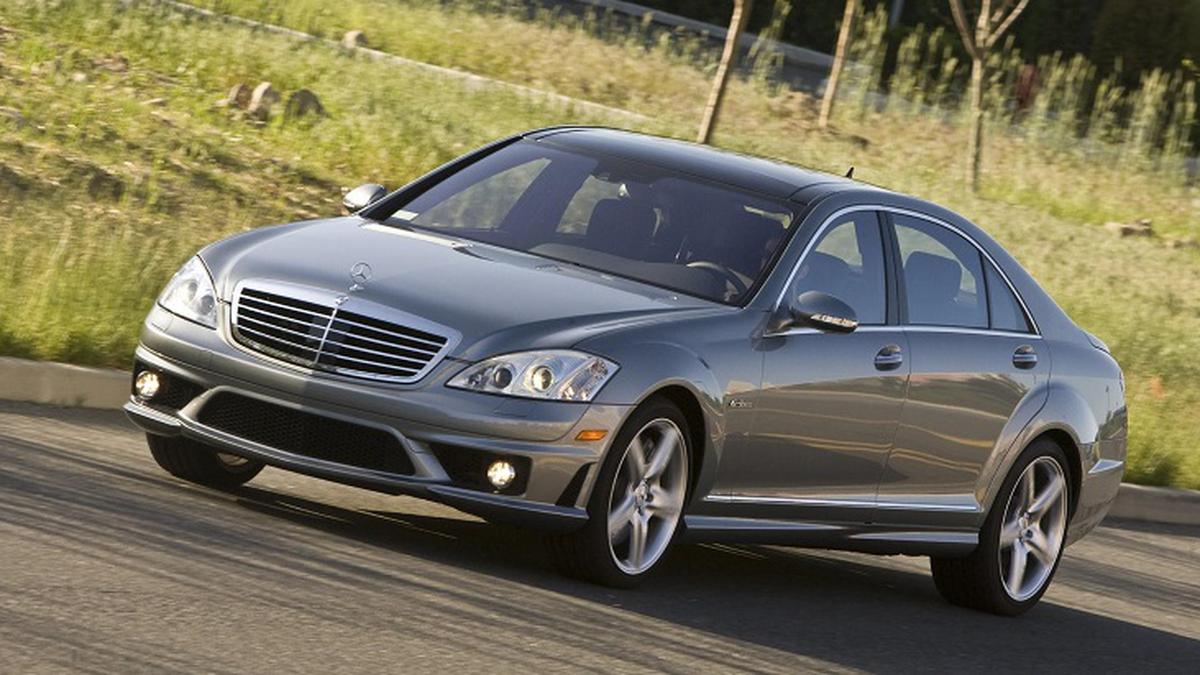 Mobil Mercy S-Class Berjajar di GBK, Ini Penjelasan Istana - News ...