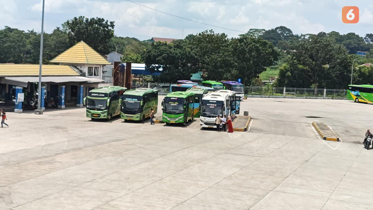 Terminal Rajabasa Ramai Pemudik pada Subuh, Siang Hari Cenderung Sepi ...