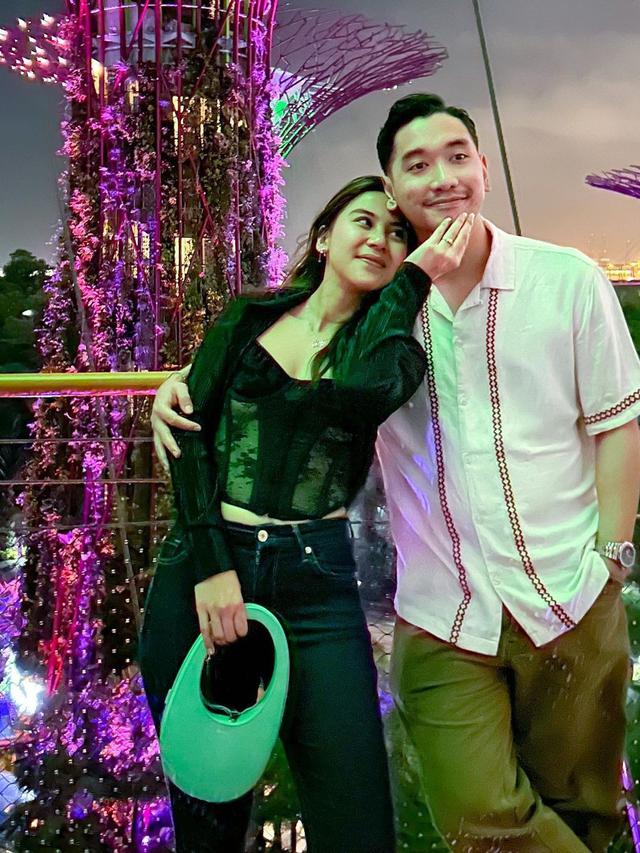 Adinda Thomas Dilamar Kekasih di Singapura, Semringah Ada Cincin di ...