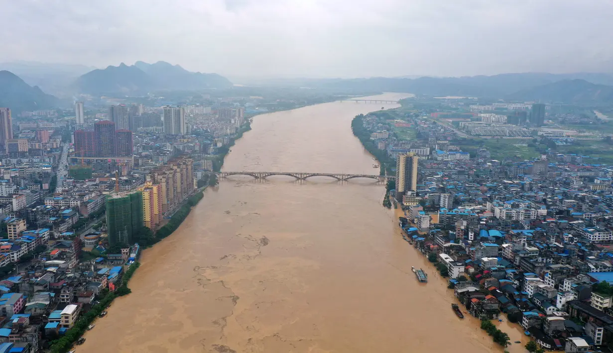 FOTO: Penampakan Sungai Rongjiang di China yang Meluap - Foto Liputan6.com