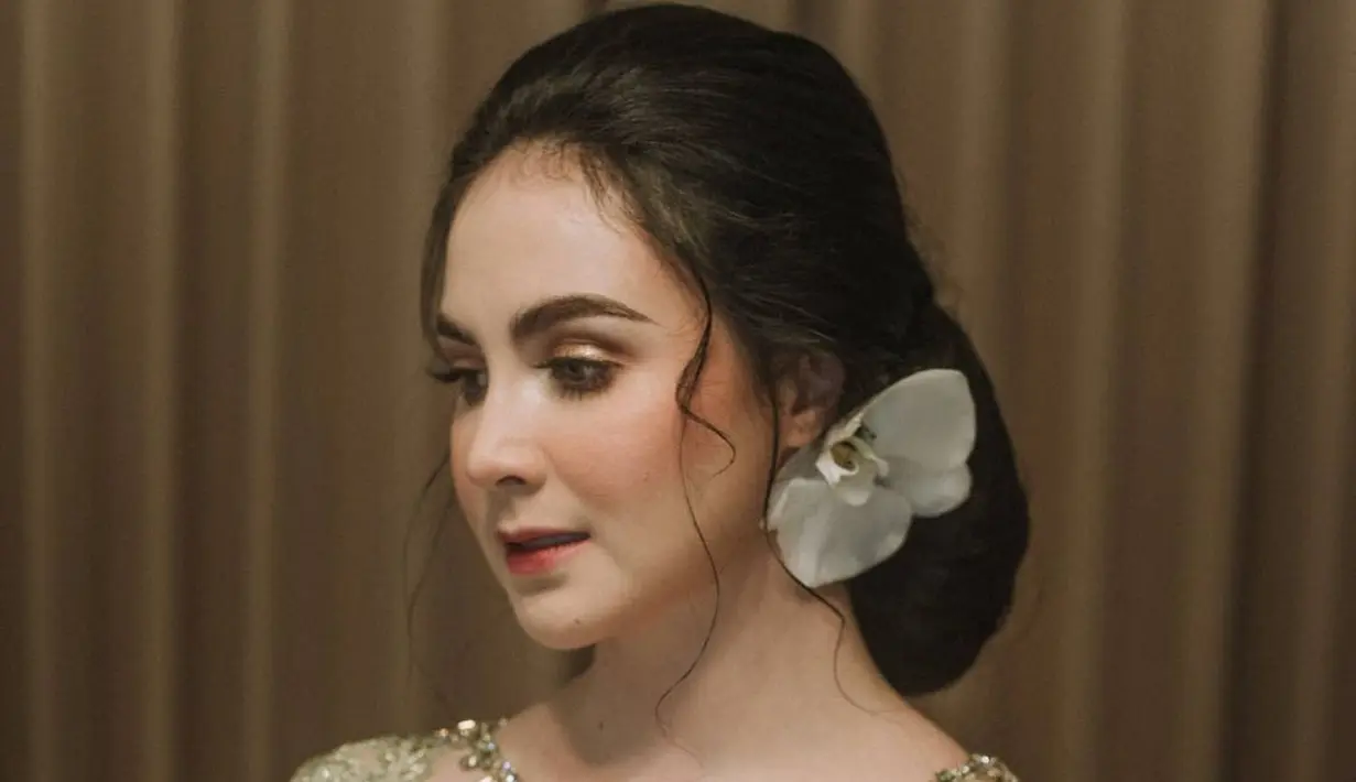 6 Gaya Rambut Sanggul ala Arumi Bachsin yang Elegan, Bisa Jadi Inspirasi Wisuda atau Kondangan ...