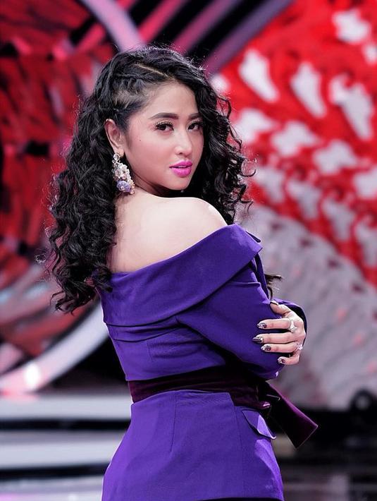 Foto Cantiknya Dewi Perssik Dalam Berbagai Model Rambut Foto 9372