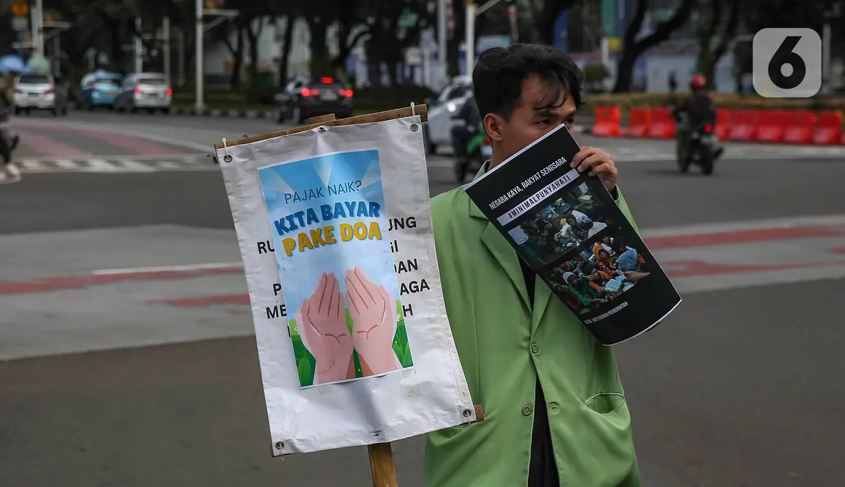 Tolak Penerapan PPN 12 Persen, BEM SI Kerakyatan Berunjuk Rasa di Kawasan Patung Kuda Jakarta ...