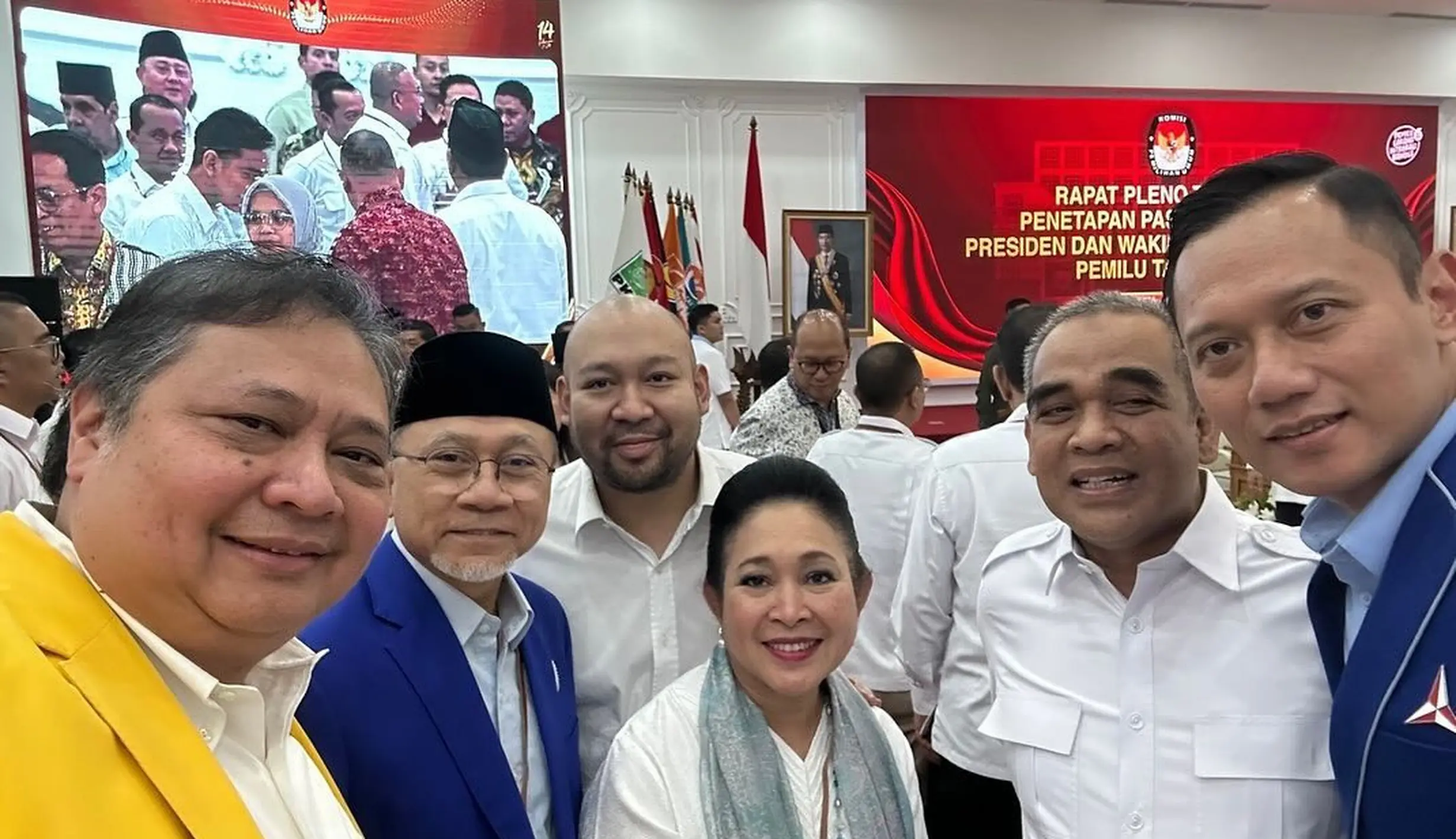 6 Potret Senyum Sumringah Titiek Soeharto Hadiri Penetapan Prabowo ...
