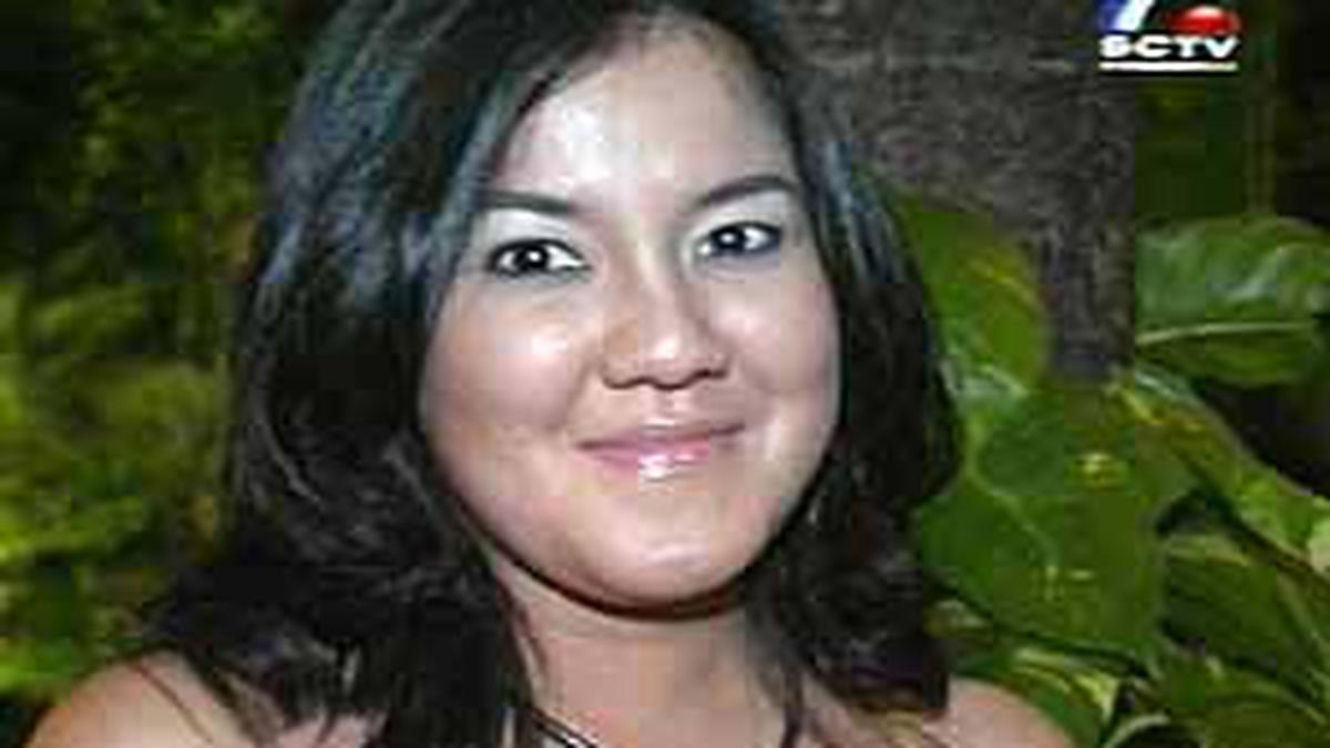 Ivy Batuta Kembaran Becky Tumewu - ShowBiz Liputan6.com