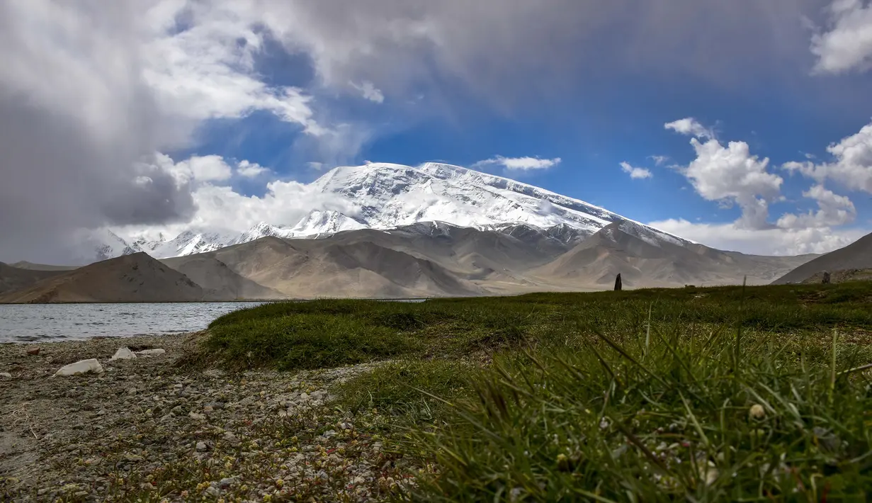FOTO: Keindahan Panorama Alam Daerah Otonom Uighur - Foto Liputan6.com