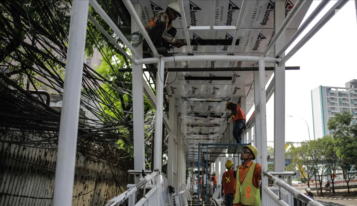 FOTO: Pembangunan Halte Busway BNN Baru Terus Dikerjakan - Foto ...