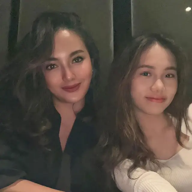 6 Potret Ririn Ekawati Bareng Putri Sulungnya yang Jarang Tersorot, Bak Kakak Adik - Hot ...