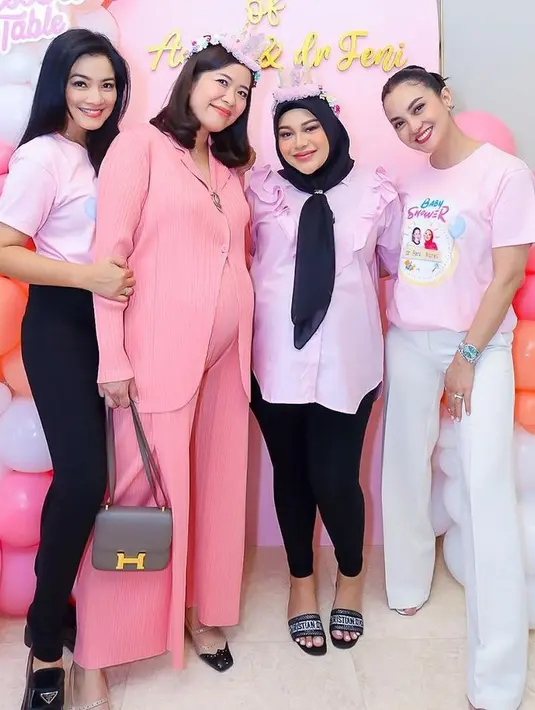 10 Potret Geng Cendol Arisan Sekaligus Beri Kejutan Baby Shower untuk Aurel Hermansyah - Photo ...