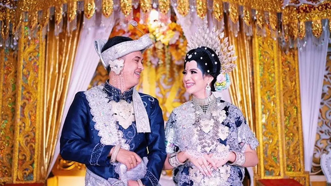 Penuh Kebahagiaan, Ini 5 Momen Pernikahan Rijja Abbas 'Butiran Debu ...
