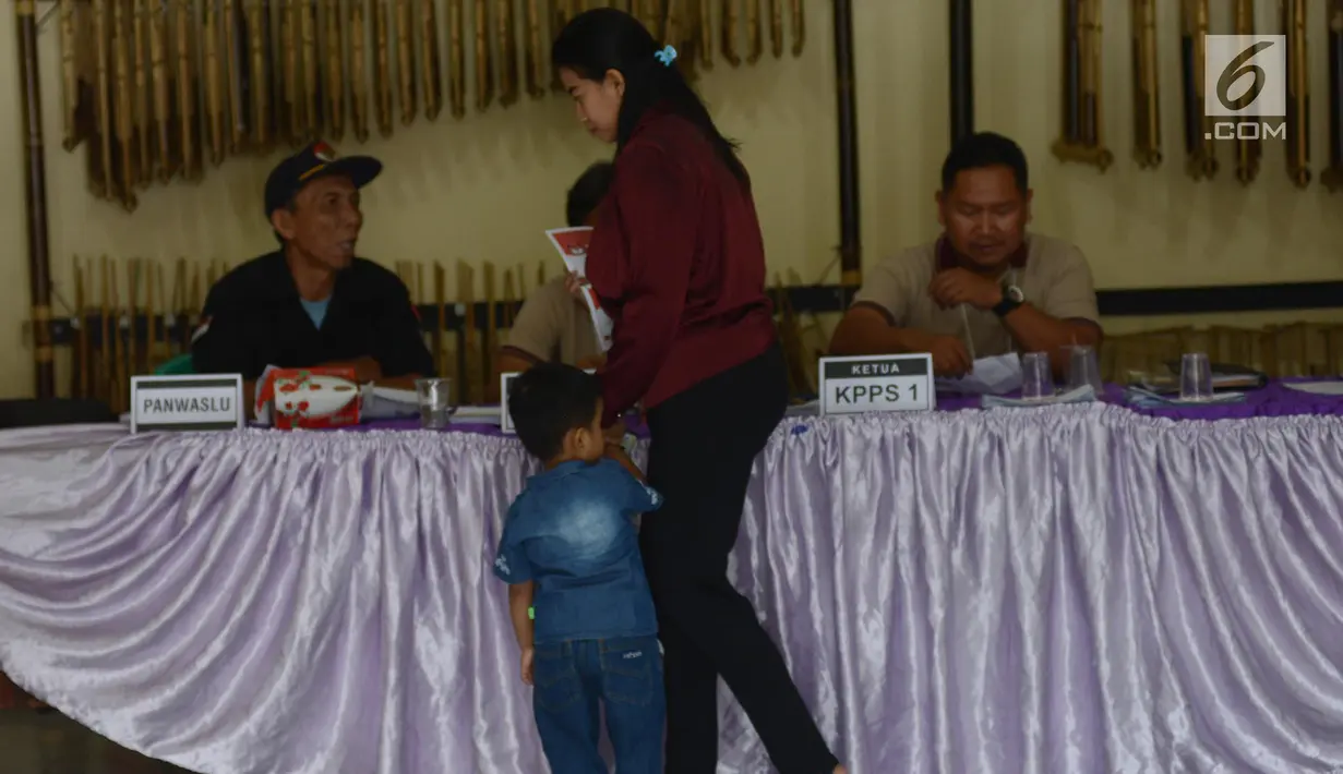 FOTO: Gelar Pemungutan Suara Ulang, Begini Suasana di TPS 18 Jakarta ...