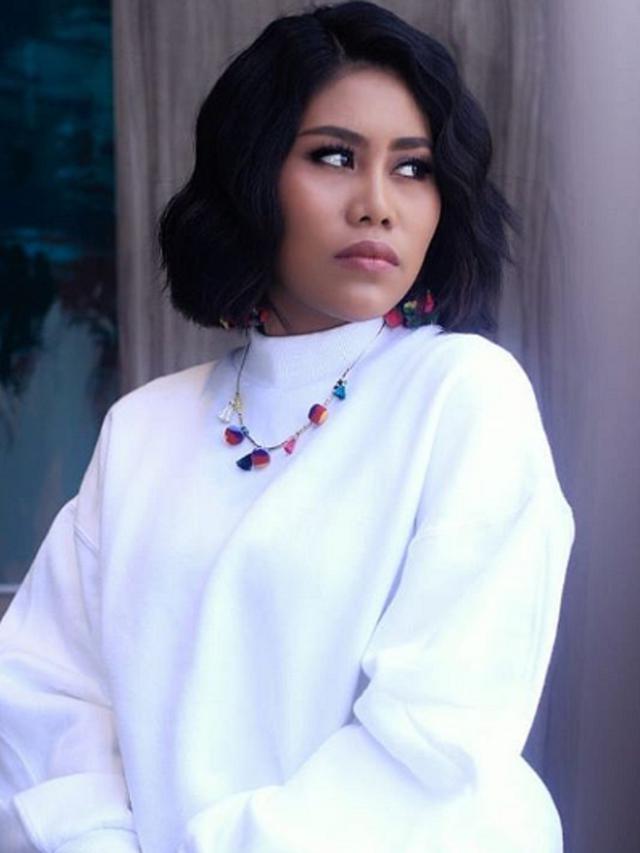 Akhirnya, Evi Masamba Pamer Foto Undangan Pernikahan - ShowBiz Liputan6.com