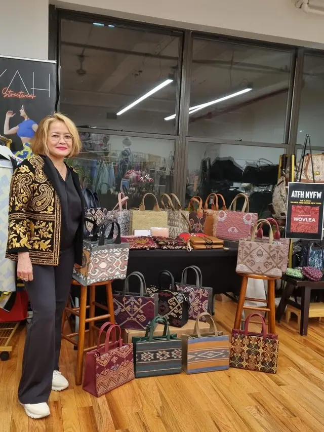 Pegiat Seni Lisa Zen Purba Antar Lini Mode Wovlea ke Ajang Bergengsi ...