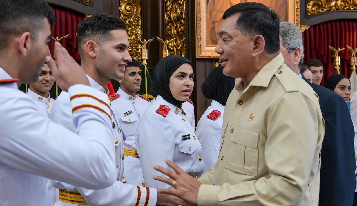 Menhan Sjafrie Sjamsoeddin dan Panglima TNI Agus Subiyanto Bertatap ...