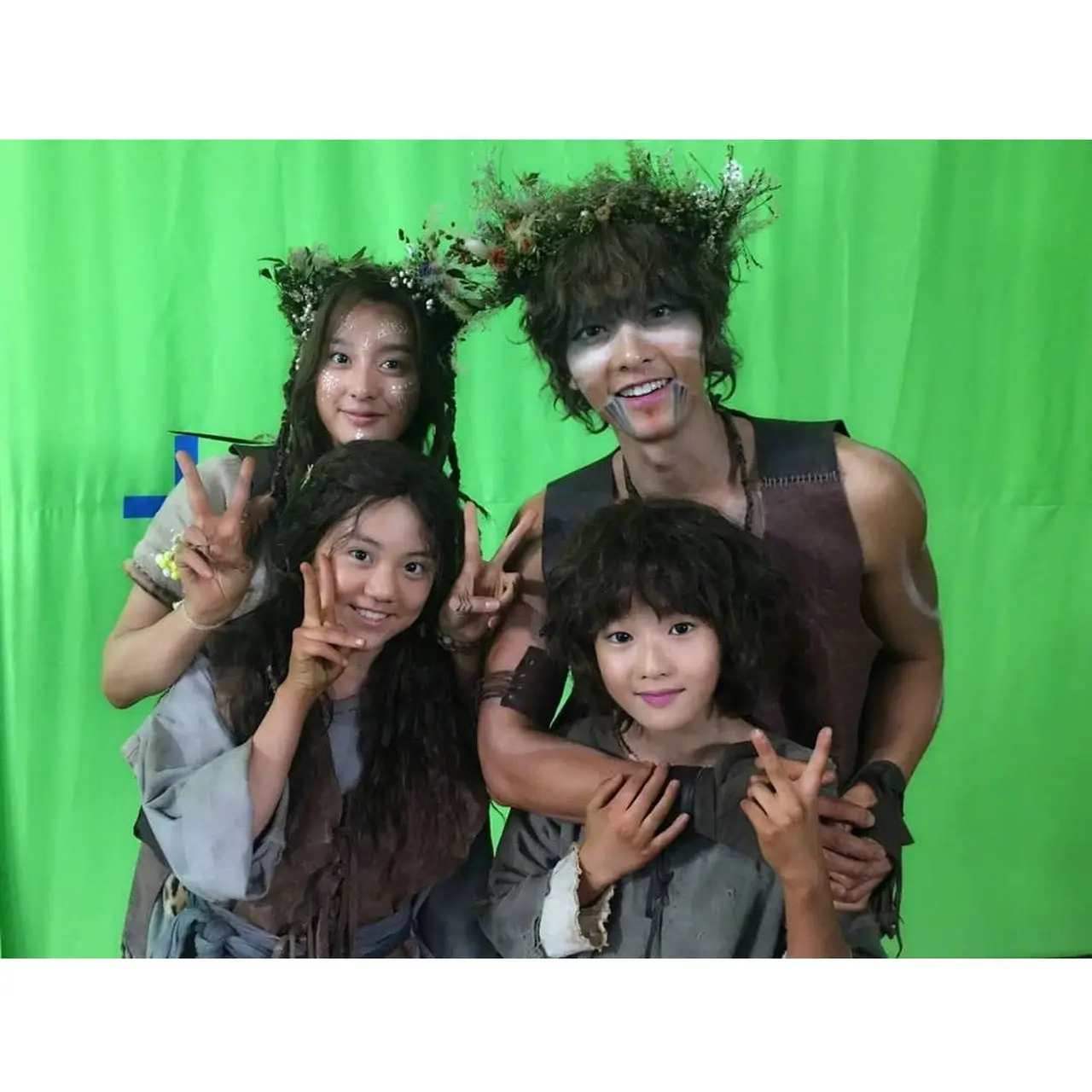 7 Potret Kedekatan Pemeran Arthdal Chronicles di Balik Layar - Hot ...