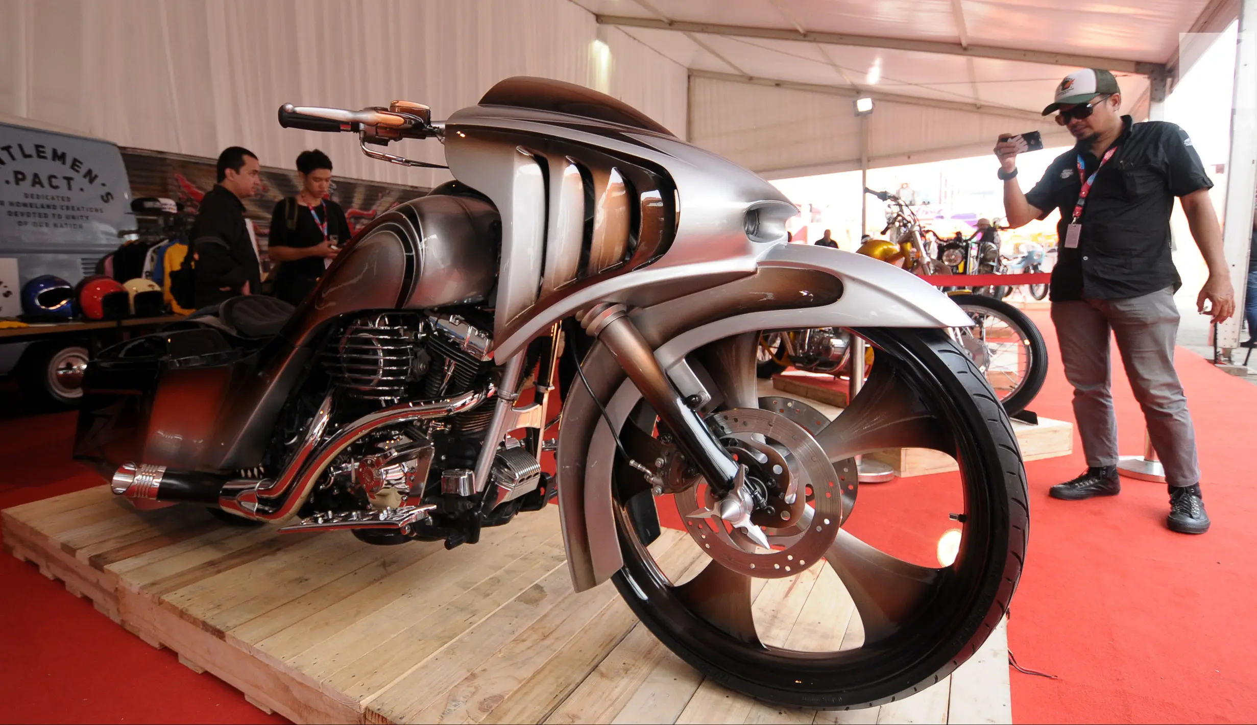 FOTO: Motor Custom Warnai Gelaran IIMS 2018 - Foto Liputan6.com