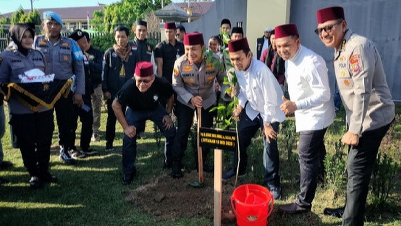 Bersama Kapolda Riau, Ustaz Abdul Somad Ungkap Peran Penting Pohon ...